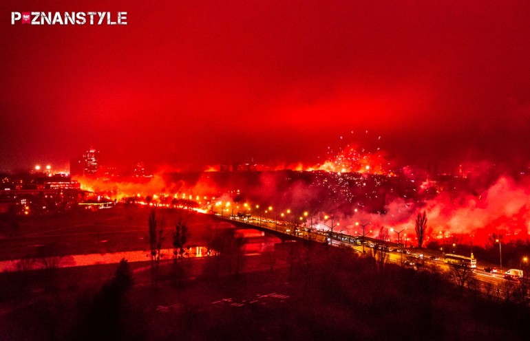 Kibice Lecha Poznań efektownie uczcili rocznicę wybuchu Powstania ... Kibice Lecha Poznań efektownie uczcili rocznicę wybuchu Powstania ...