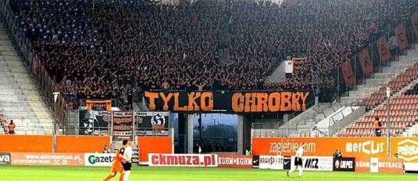 Kibice Chrobrego Głogów przeciwko policji i włodarzom