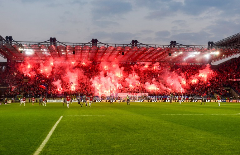 Wisła Kraków ukarana przez Komisję Ligi - Kibice.net Wisła Kraków ukarana przez Komisję Ligi - Kibice.net